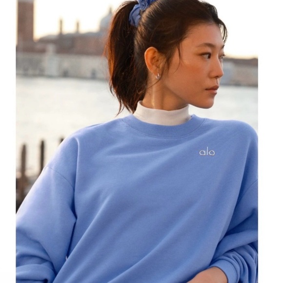 ALO Yoga | Other | Alo Crystal Clear Blue Accolade Set Size L | Poshmark